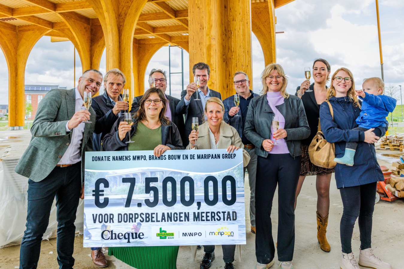 Feestelijke viering hoogste punt SuperHub Meerstad - Maripaan Groep Feestelijke viering hoogste punt SuperHub Meerstad - Maripaan Groep